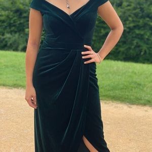 Xscape | Dresses | Xscape Offtheshoulder Emerald Green Velvet Dress ...
